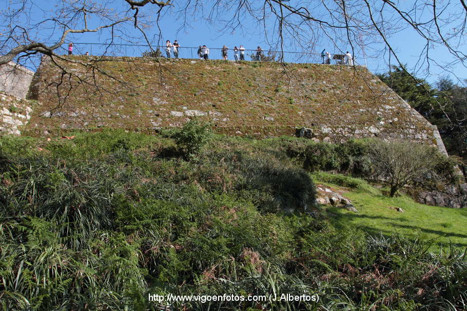 FOTOS DE CASTILLOS DE ESPAÑA: PRIMERA MURALLA CASTILLO DEL CASTRO ...