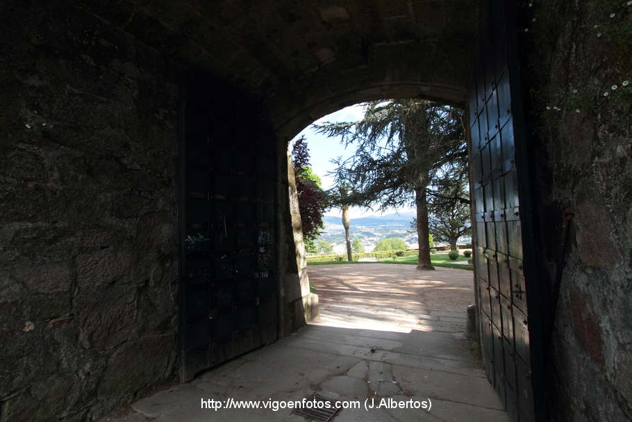 FOTOS DE CASTILLOS DE ESPAÑA: PRIMERA MURALLA CASTILLO DEL CASTRO ...
