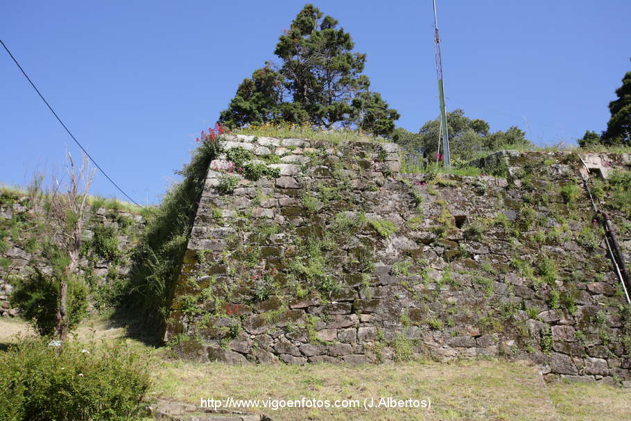 FOTOS DE CASTILLOS DE ESPAÑA: PRIMERA MURALLA CASTILLO DEL CASTRO ...