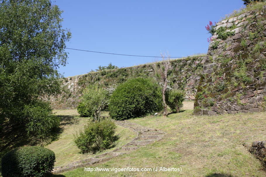 FOTOS DE CASTILLOS DE ESPAÑA: PRIMERA MURALLA CASTILLO DEL CASTRO ...