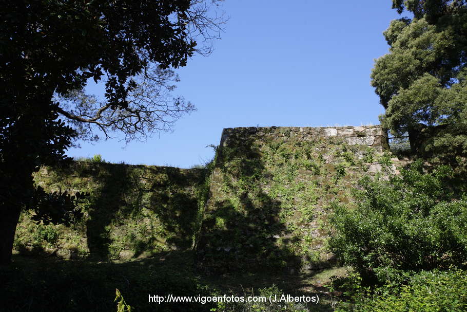FOTOS DE CASTILLOS DE ESPAÑA: PRIMERA MURALLA CASTILLO DEL CASTRO ...