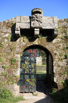 FOTOS DE CASTILLOS DE ESPAÑA: PRIMERA MURALLA CASTILLO DEL CASTRO ...