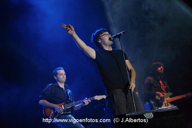 PHOTOS OF JUAN RIVAS - CONCERT ESTRELLA GALICIA IN VIGO 2006 - VIGO BAY ...