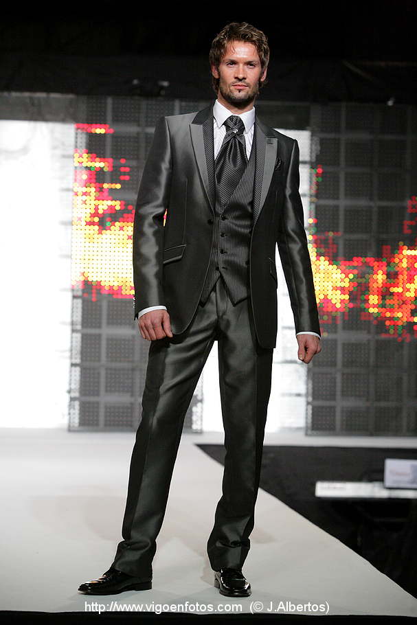 PHOTOS OF WEDDING DRESSES. COLLECTION 2010. RUNWAY FASHION. BOXER 2010 ...