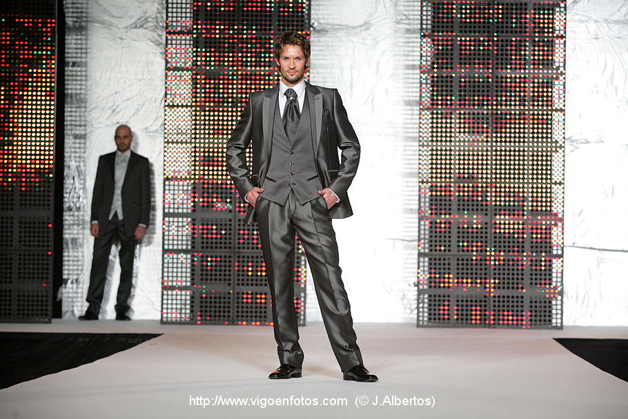 PHOTOS OF WEDDING DRESSES. COLLECTION 2010. RUNWAY FASHION. BOXER 2010 ...