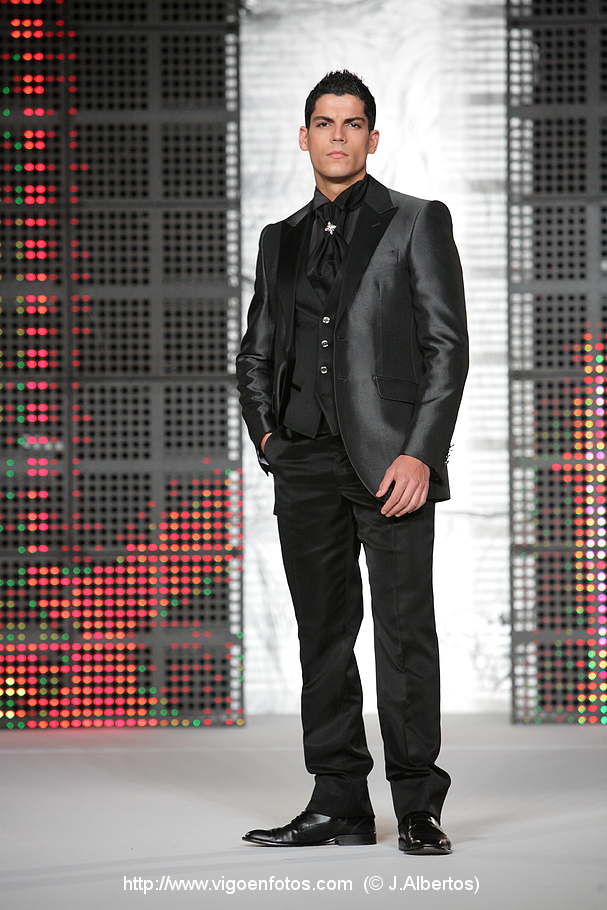 PHOTOS OF WEDDING DRESSES. COLLECTION 2010. RUNWAY FASHION. BOXER 2010 ...