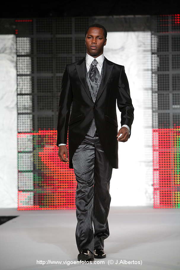 PHOTOS OF WEDDING DRESSES. COLLECTION 2010. RUNWAY FASHION. BOXER 2010 ...