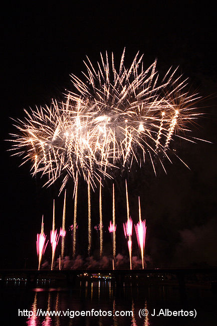 PHOTOS OF FIREWORKS AND CELEBRATIONS OF BOUZAS 2005 - VIGO BAY. GALICIA ...