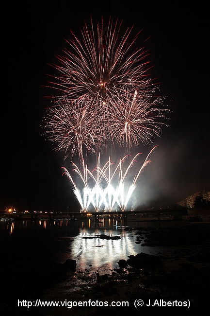 PHOTOS OF SPAIN FIREWORKS AND CELEBRATIONS OF BOUZAS 2008 - VIGO BAY ...