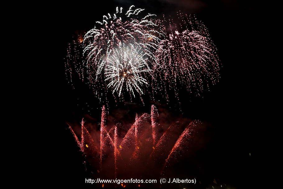 PHOTOS OF SPAIN FIREWORKS AND CELEBRATIONS OF BOUZAS 2009 - VIGO BAY ...