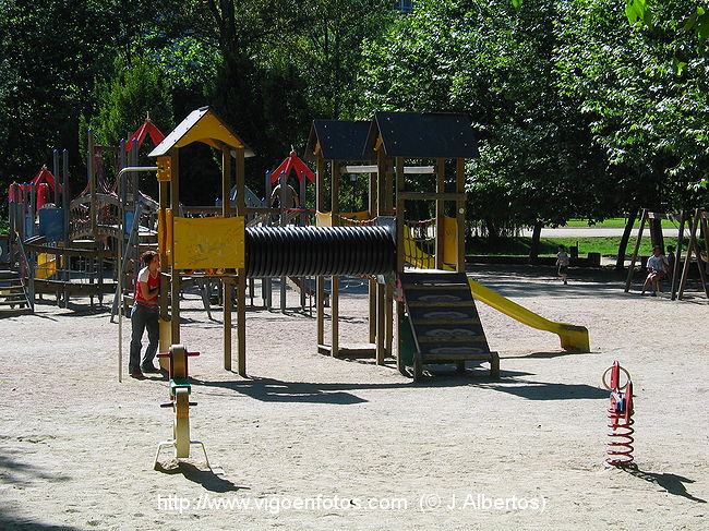 IMAGENS DE PARQUE INFANTIL DO PARQUE DE CASTRELOS - RÍA DE VIGO. GALIZA ...