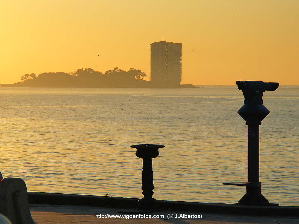 PHOTOS OF SUNSET IN SAMIL BEACH - VIGO - SPAIN - VIGO BAY. GALICIA ...