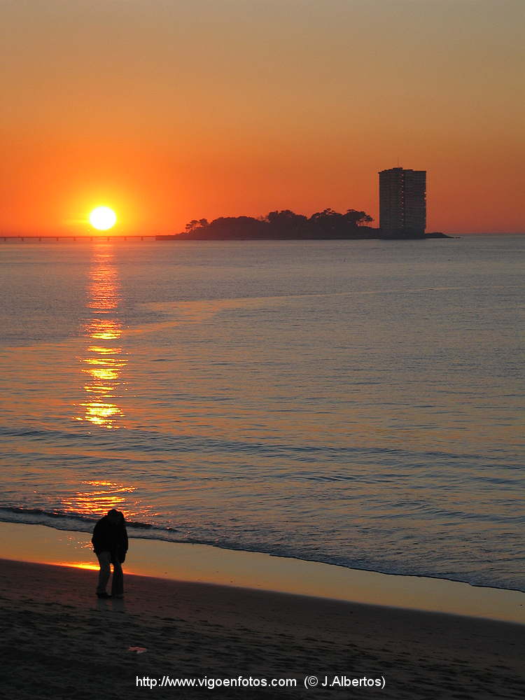 PHOTOS OF SUNSET IN SAMIL BEACH - VIGO - SPAIN - VIGO BAY. GALICIA ...
