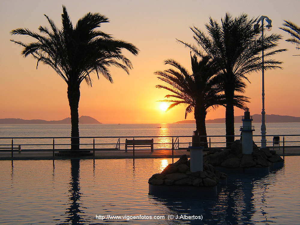 PHOTOS OF SUNSET IN SAMIL BEACH - VIGO - SPAIN - VIGO BAY. GALICIA ...