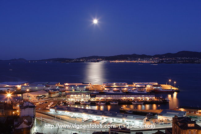 PHOTOS OF VIGO AT NIGHT - VIGO BAY. GALICIA. VISIT SPAIN. TOURISM ...