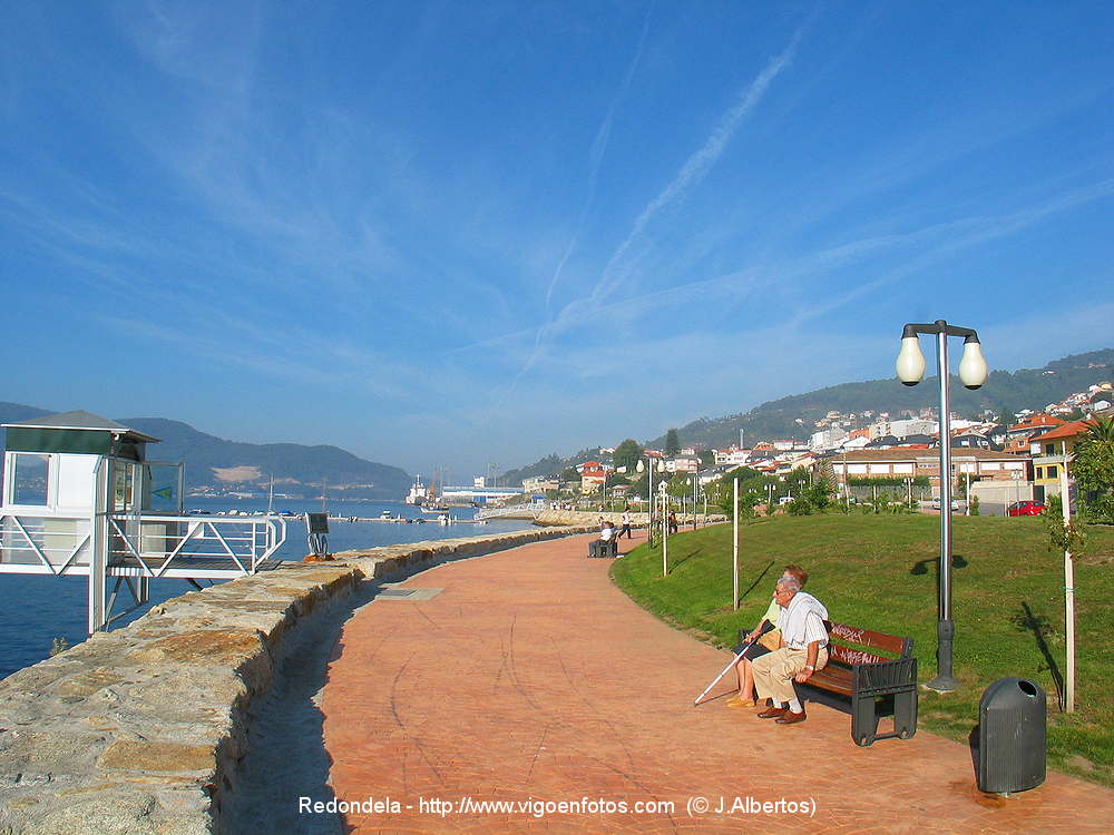 FOTO DI CHAPELA PASSERELLA - PORTO E IL MARE - REDONDELA. RIA DE VIGO ...